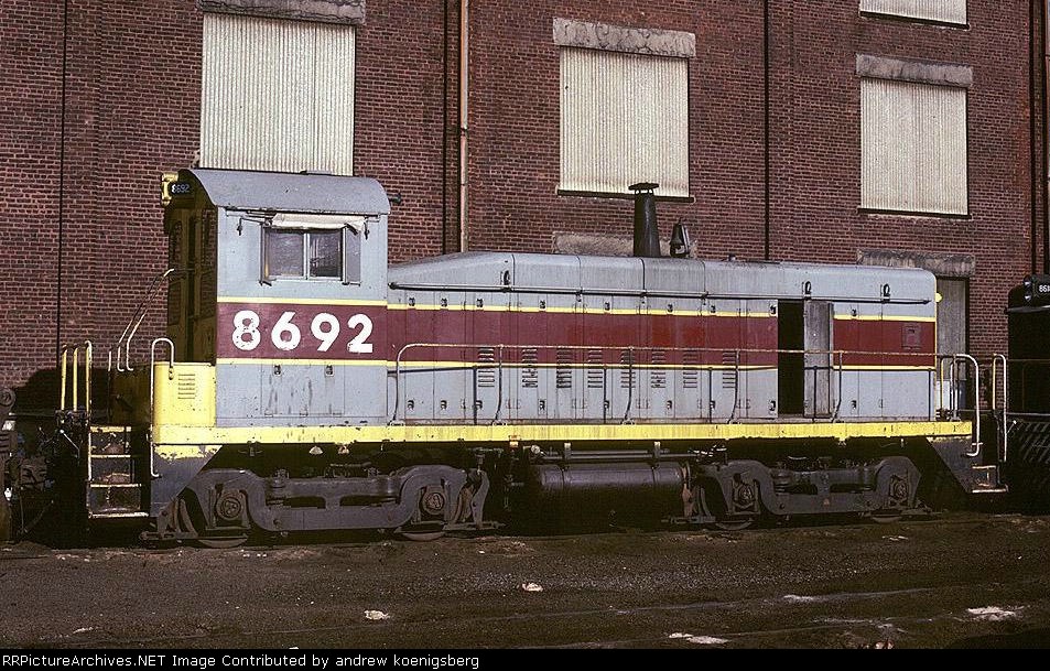 Conrail Electro-Motive Division SW-8 8692